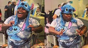 RBMT - Em viagem à Disney Jojo exibe looks Lilo & Stitch